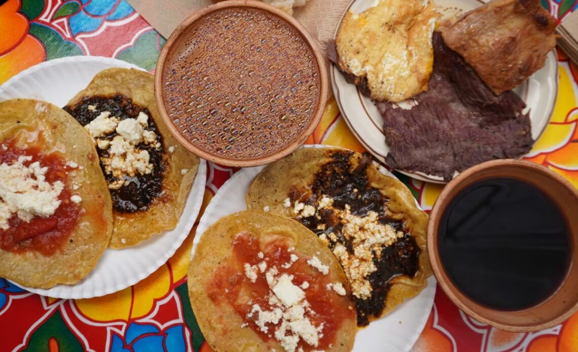 Memelas de Doña Vale: una tradición oaxaqueña – Hospitalitas 5.0